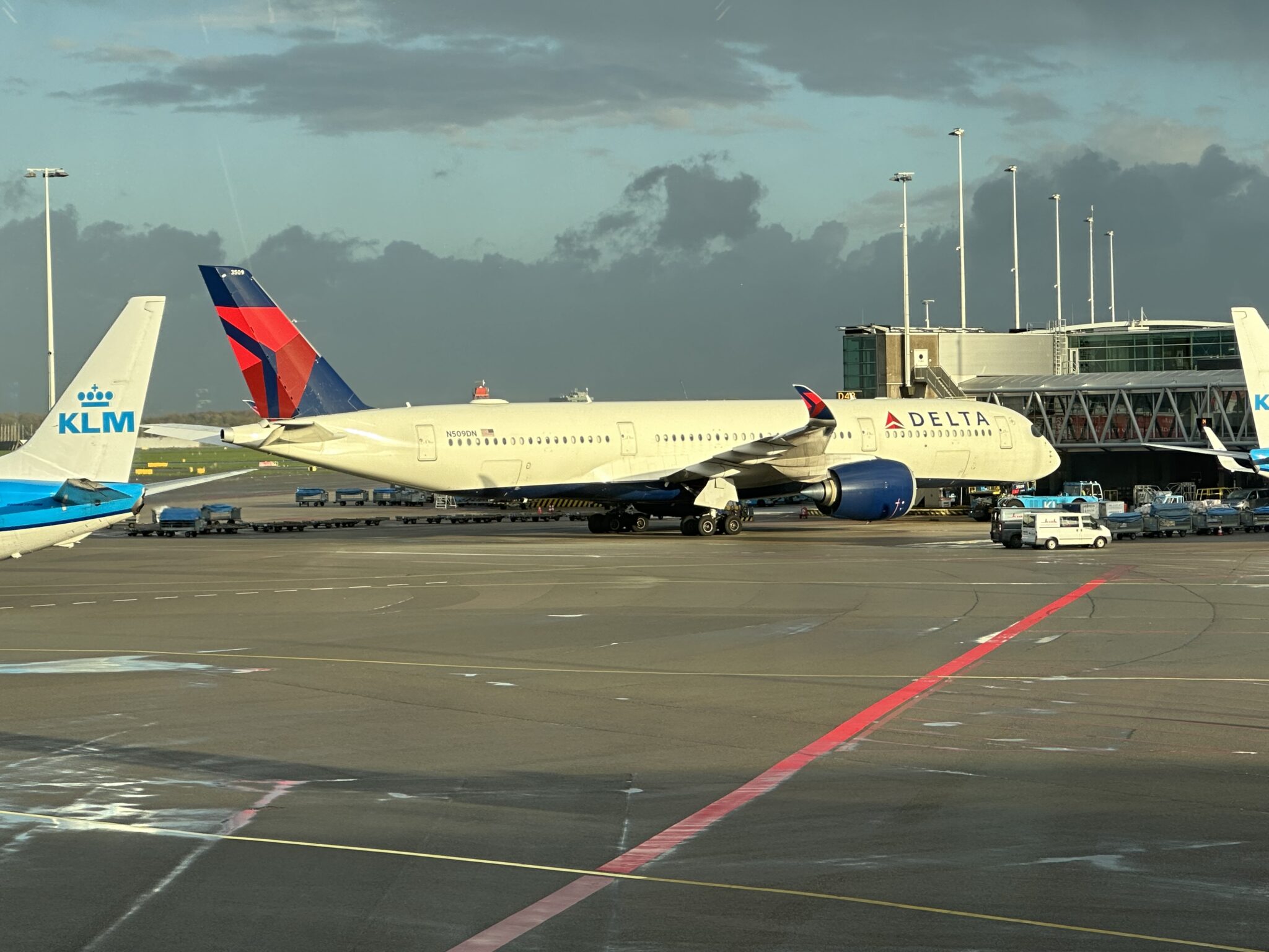 Delta Upgrades In-Flight Entertainment Thales Flytedge, with YouTube ...